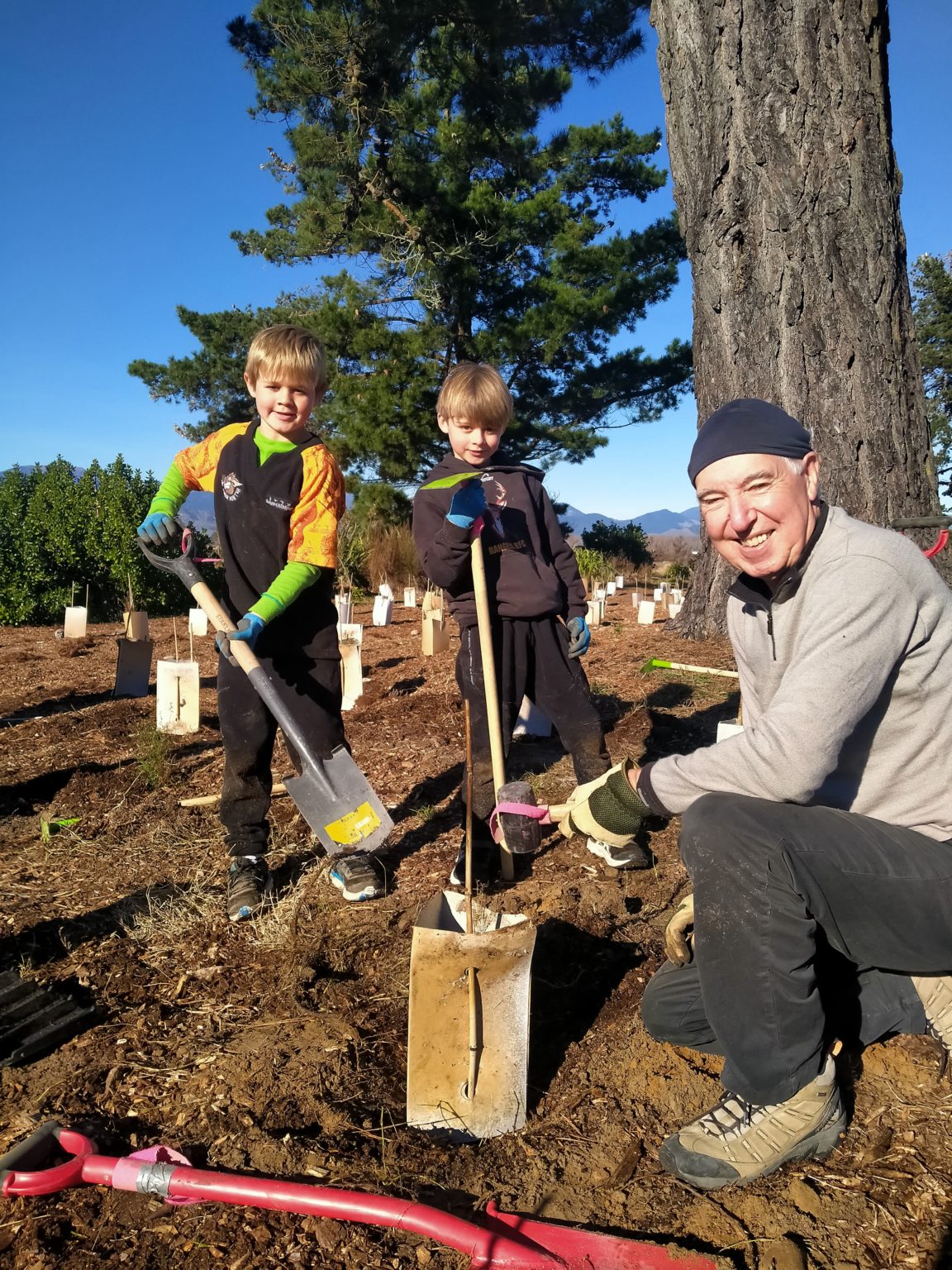 Planting brings generations together at Waimeha/Waimea Inlet | Whenua ...